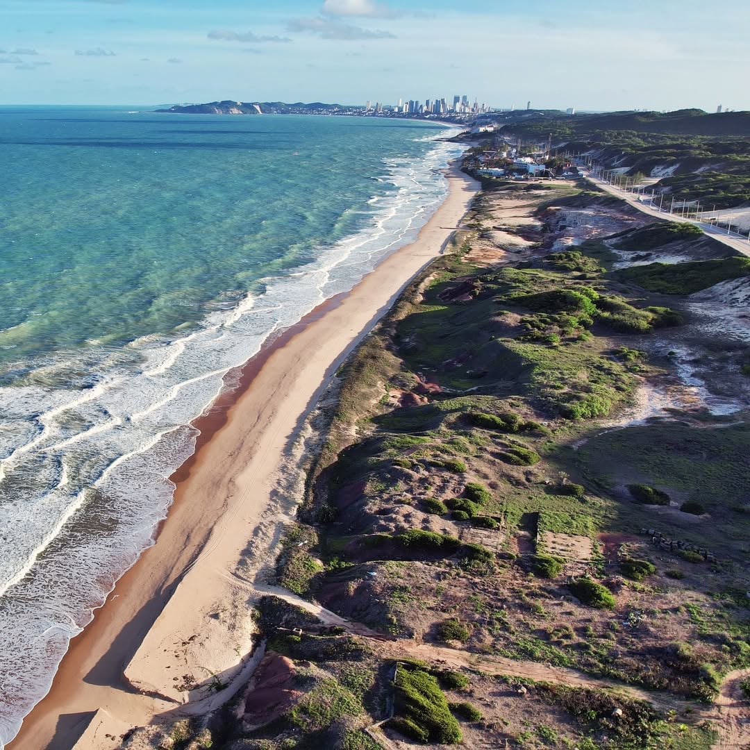 Mutirão de limpeza marca estreia do Rolé Legal na Praia do Segredo